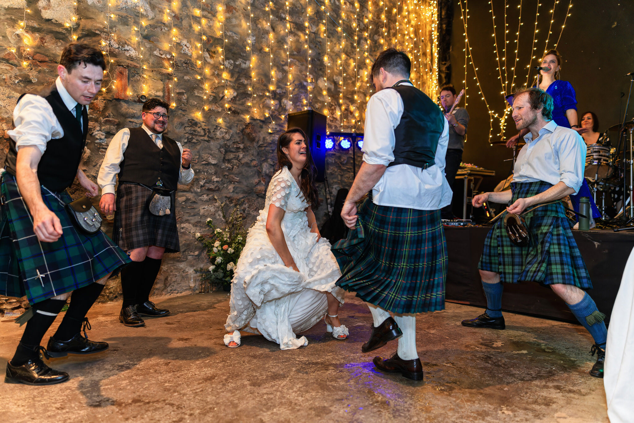 A Romantic Bogbain Farm Spring Wedding Set In Stunning Landscape 2023