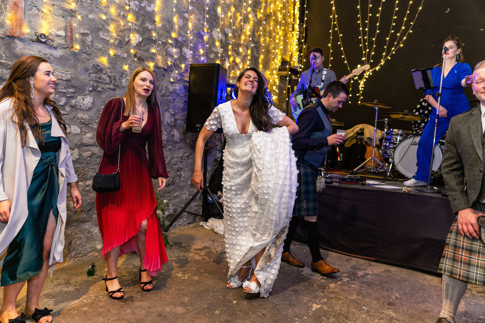 A Romantic Bogbain Farm Spring Wedding Set In Stunning Landscape 2023